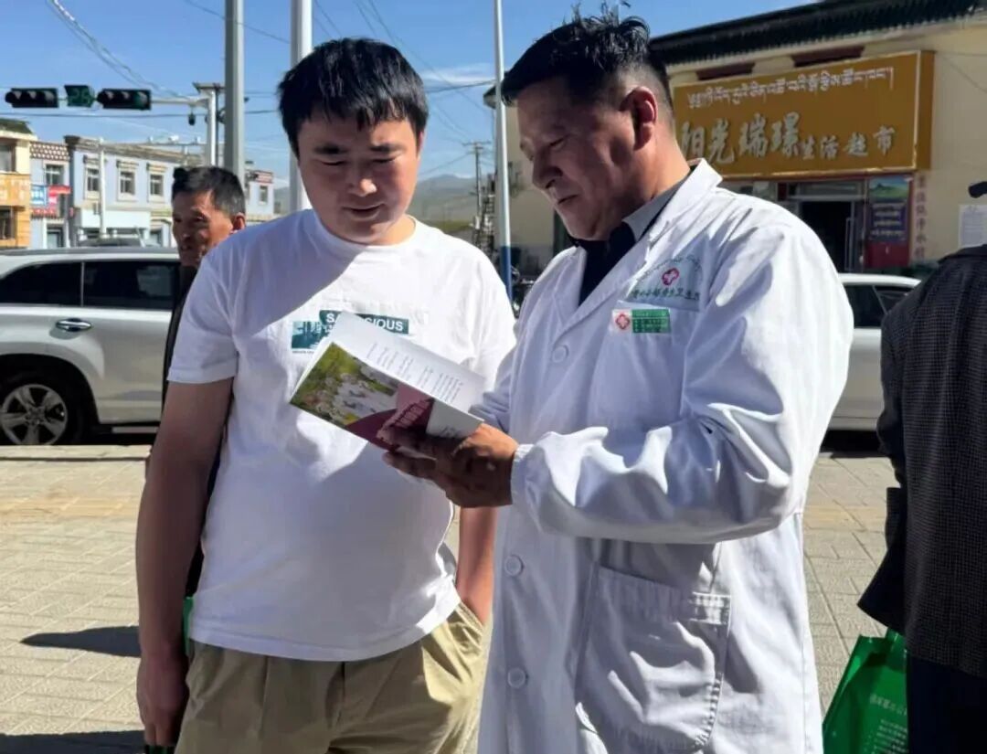 贵南县卫生工作先进个人——塔秀乡卫生院院长 索南多旦_图片新闻_新闻频道_贵南县人民政府