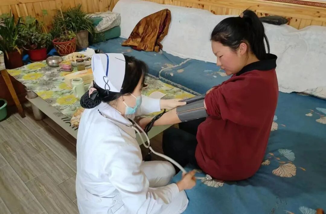 贵南县卫生工作先进个人——县人民医院妇儿科护士长 谭晓英_贵南快报_新闻频道_贵南县人民政府